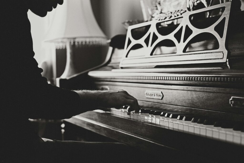Your First Piano Lesson: The Beginning of Something Beautiful | Tuars